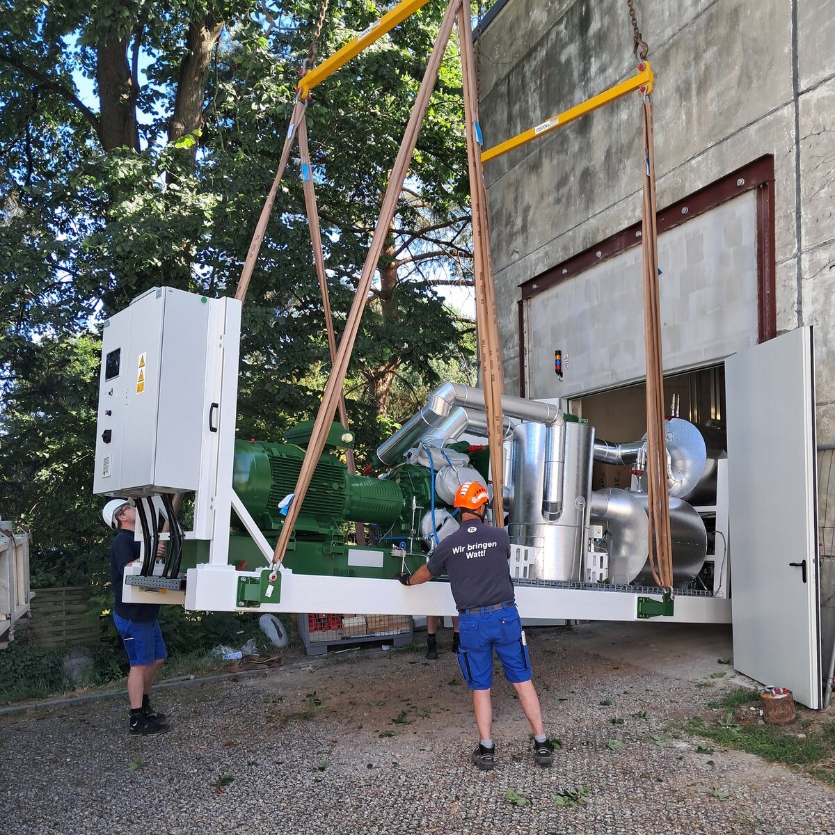 Delivery of a large heat pump (NH3) in Erkner